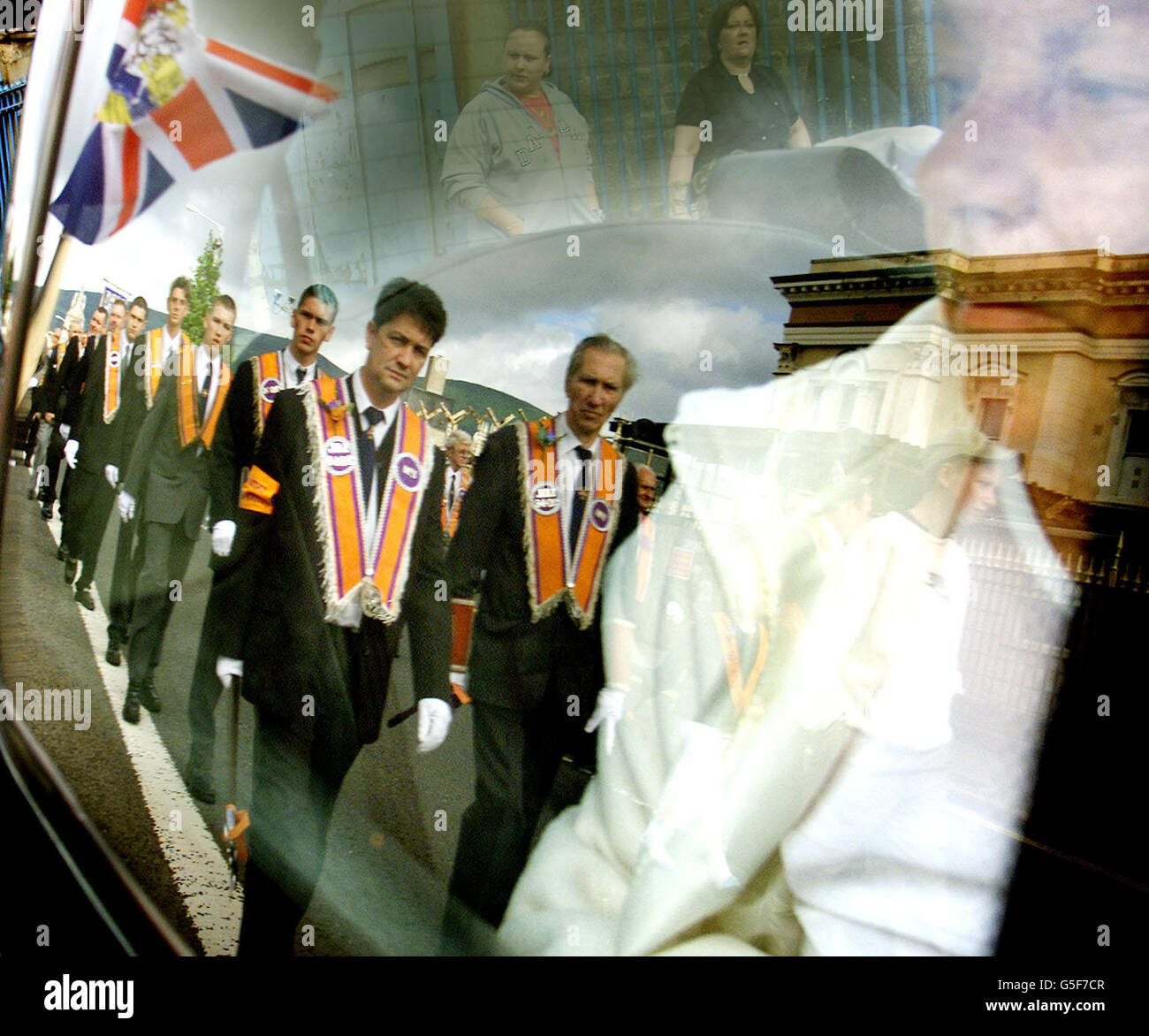 Tens thousands orangemen hi-res stock photography and images - Alamy