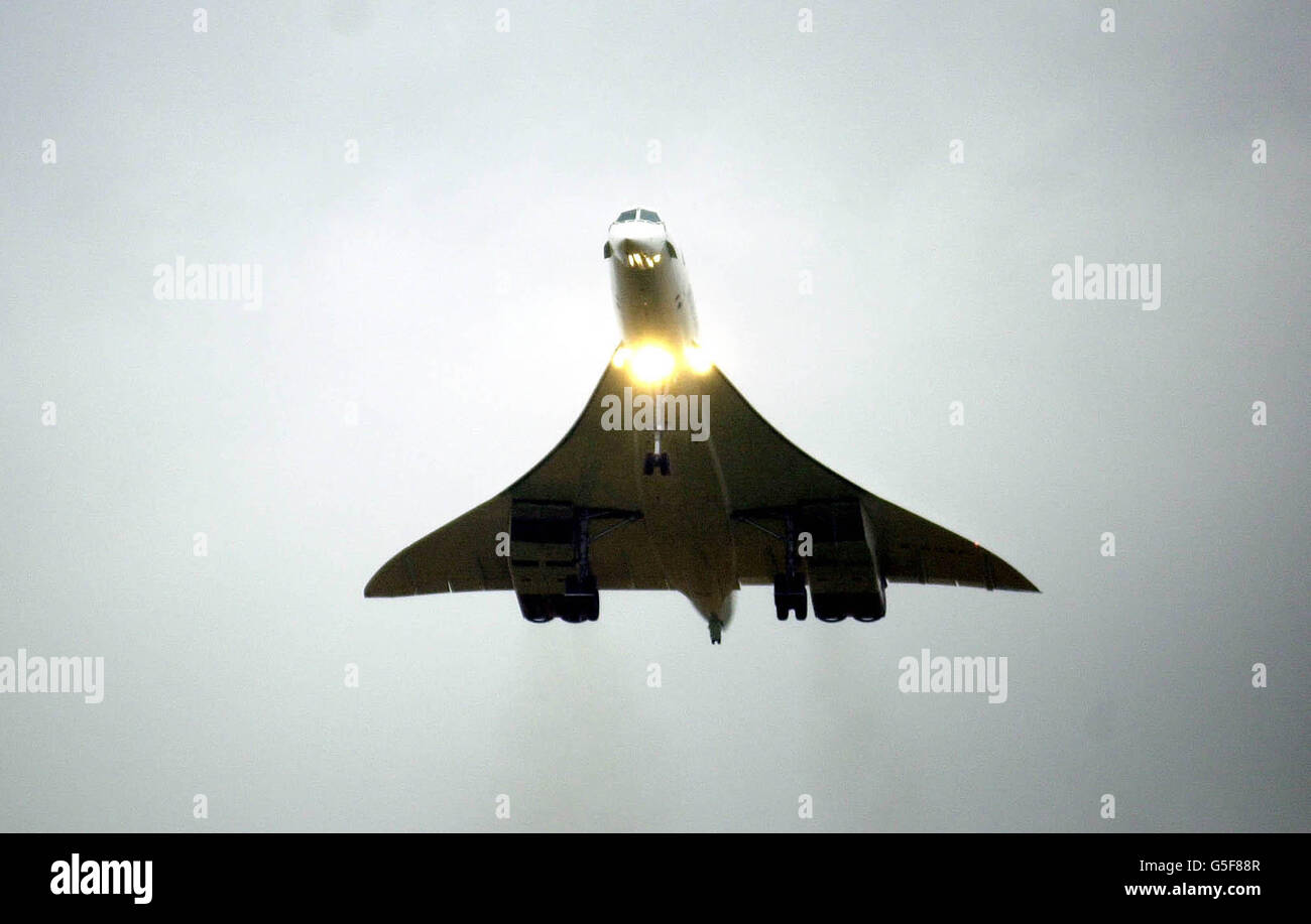 Concorde flies into raf brize norton hi-res stock photography and ...