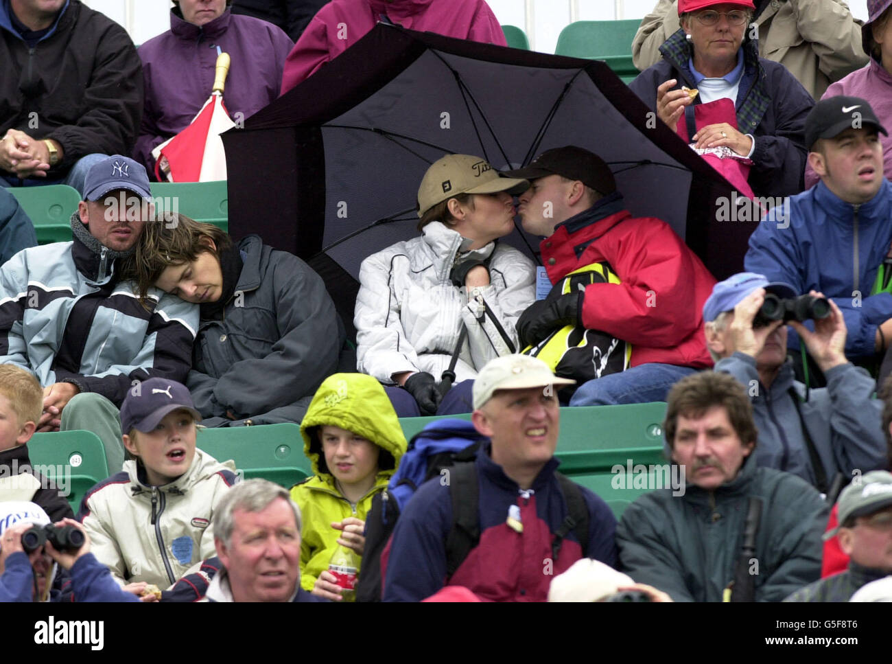 Golf kissing golfgal hi-res stock photography and images - Alamy