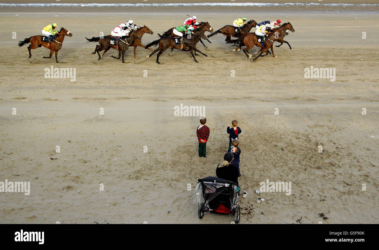 Action from the Neptune Claiming Race at Laytown Racecourse, Dundalk ...