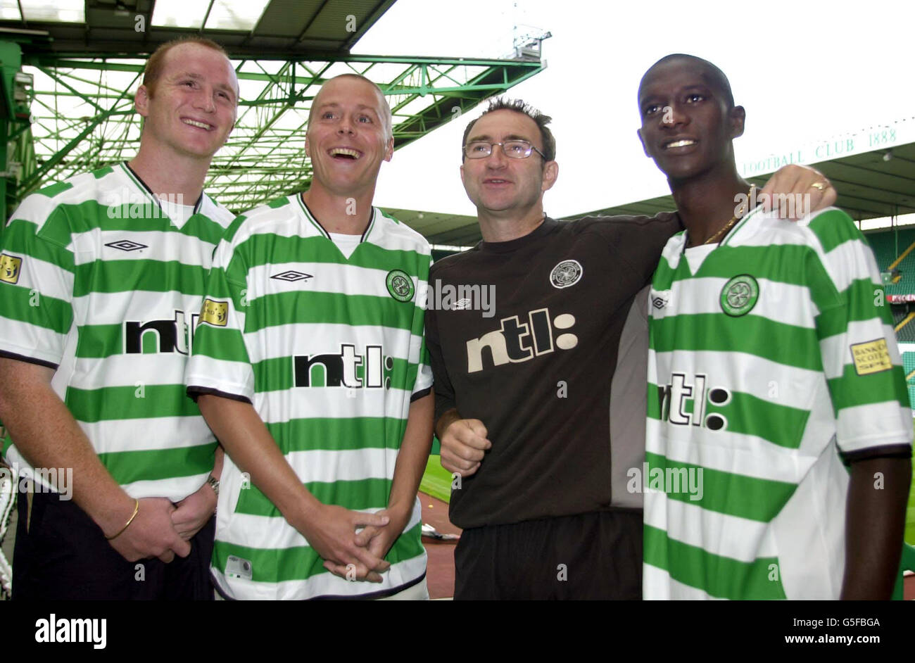 Signing john hartson hi-res stock photography and images - Alamy