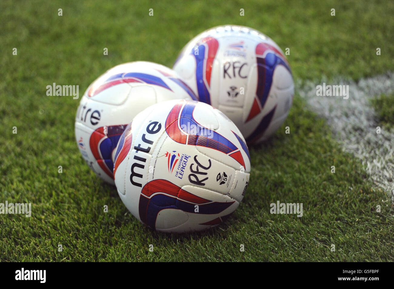 Match day balls on the pitch during training hi-res stock photography ...