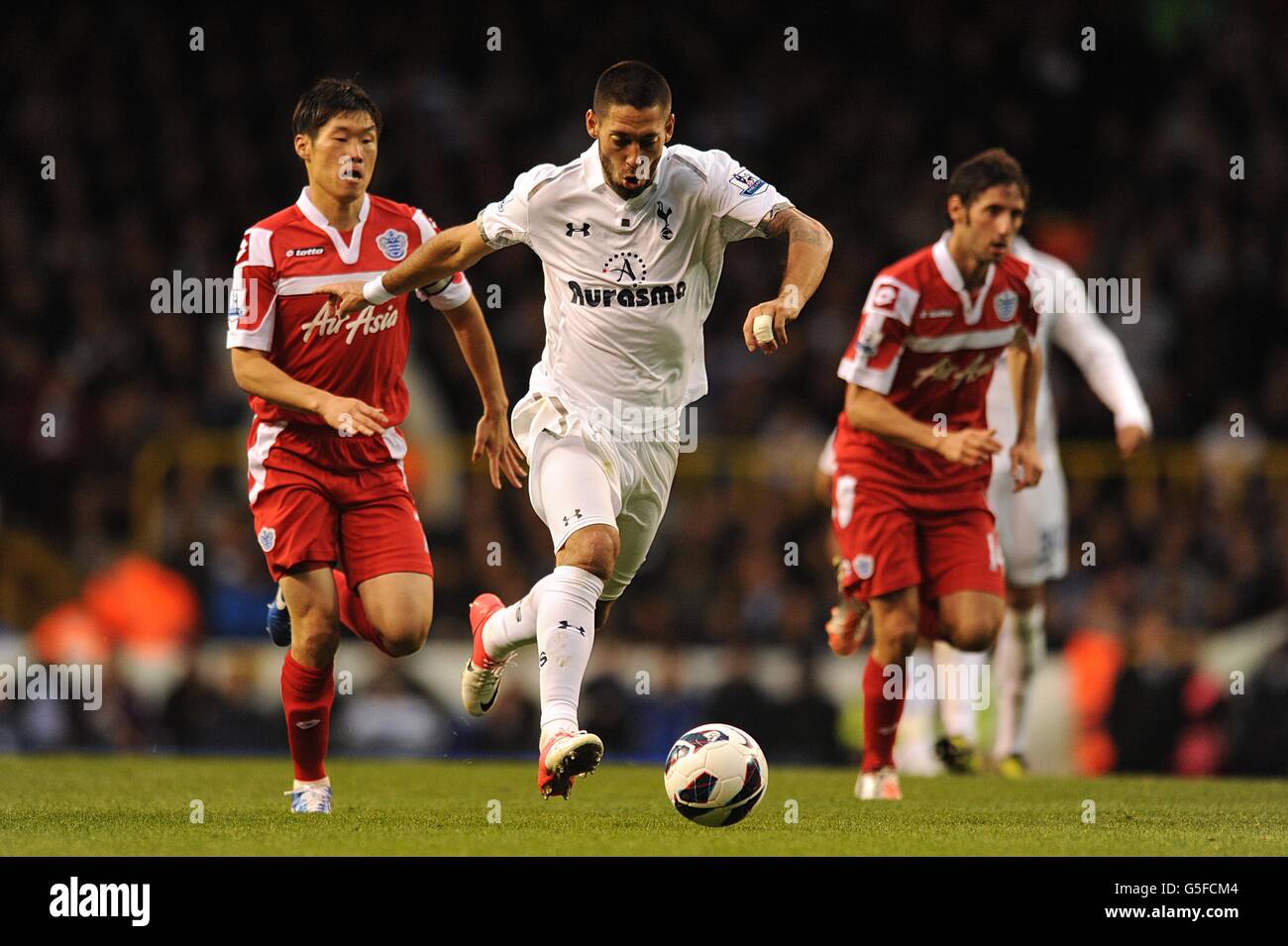 Tottenham hotspurs clint dempsey in action hi-res stock photography and ...