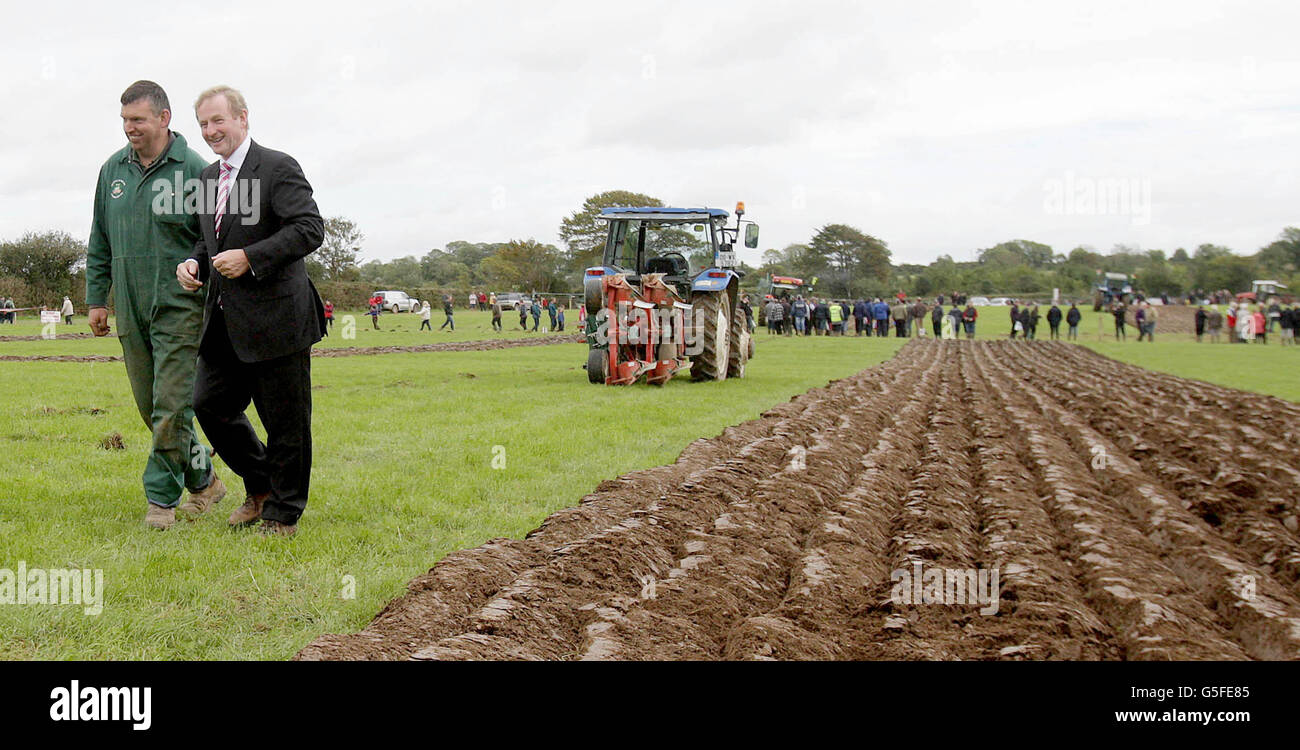 Taoiseach Enda Kenny meets Ploughman John Whelan during National ...