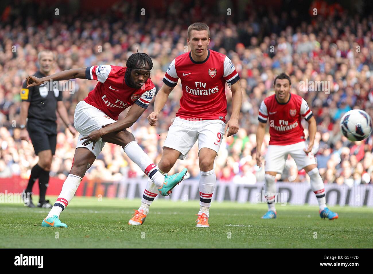 Emirates stadium yao gervinho hi-res stock photography and images - Alamy