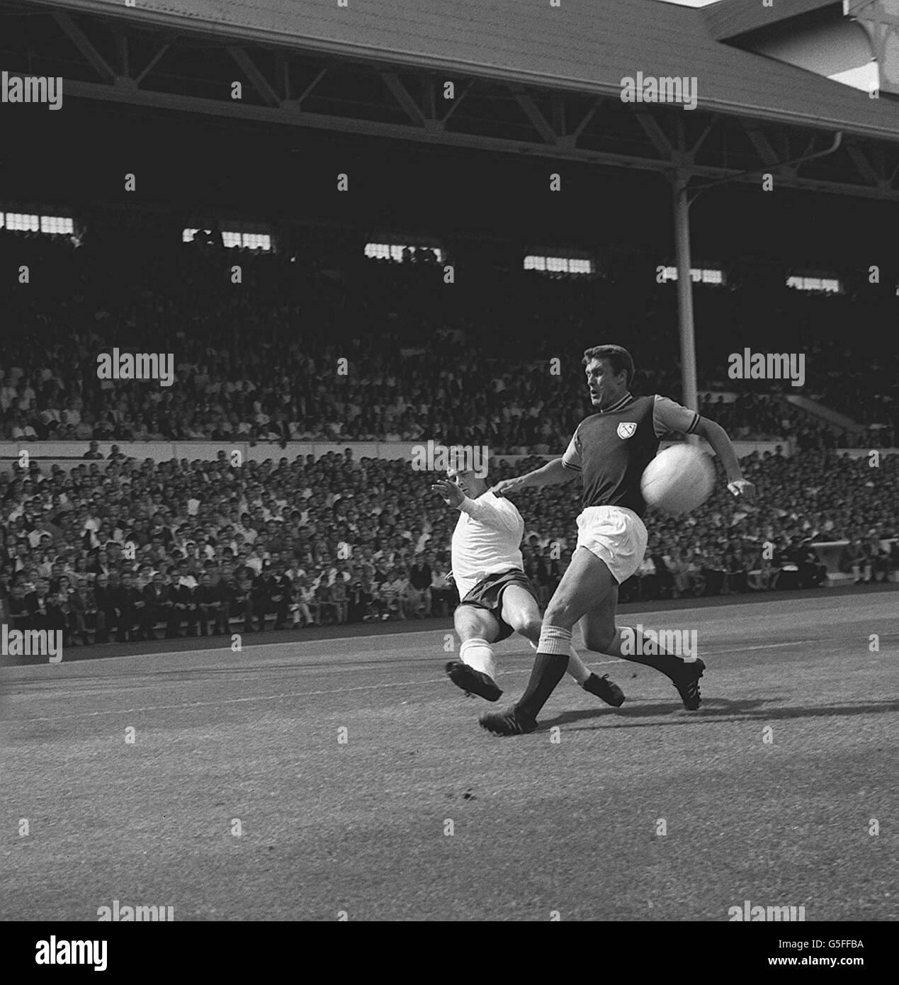 Geoff hurst of west ham united in action hurst hi-res stock photography ...