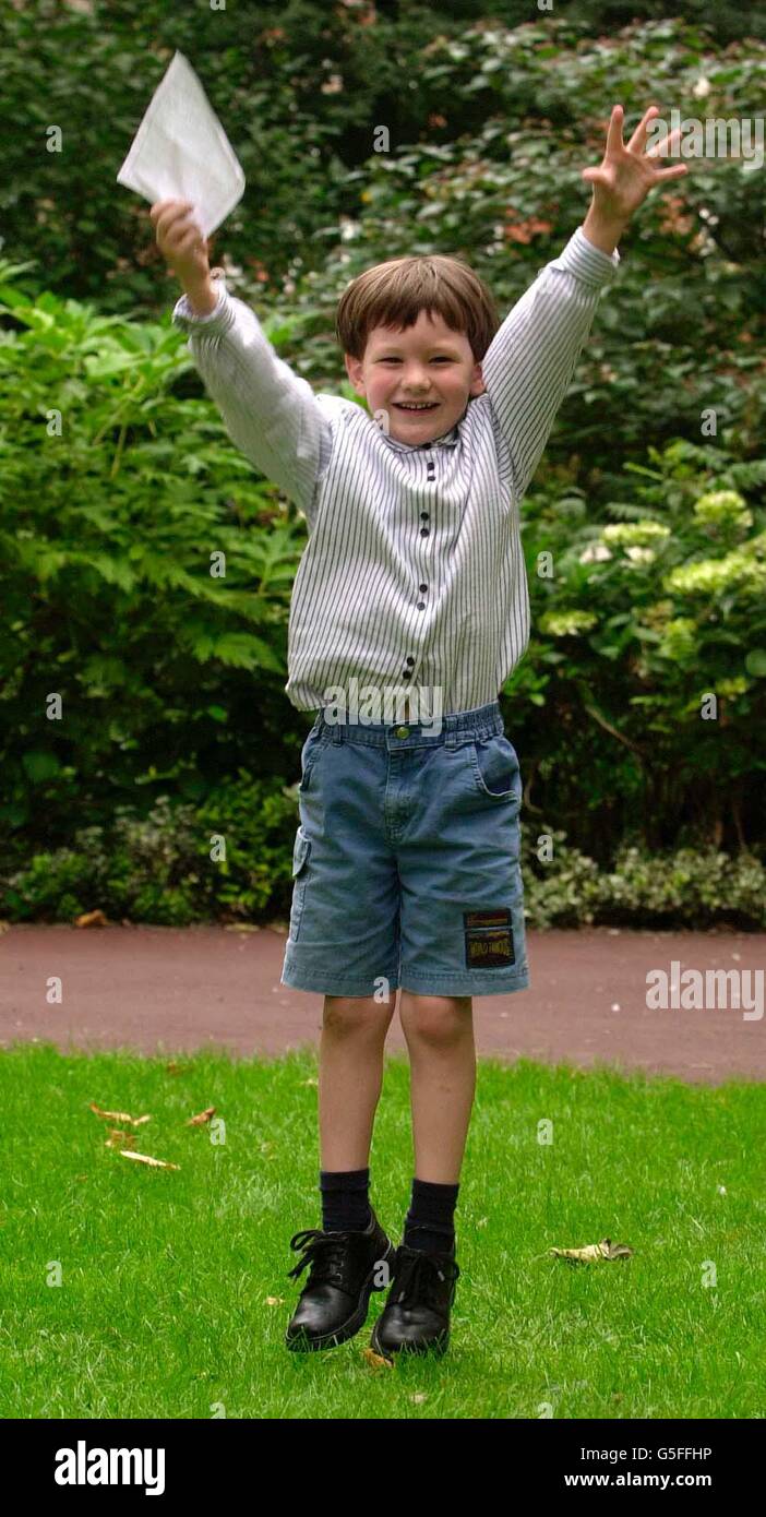 Gcse results arran fernandez hi-res stock photography and images - Alamy