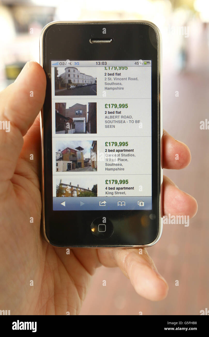 Rightmove property website hi-res stock photography and images - Alamy