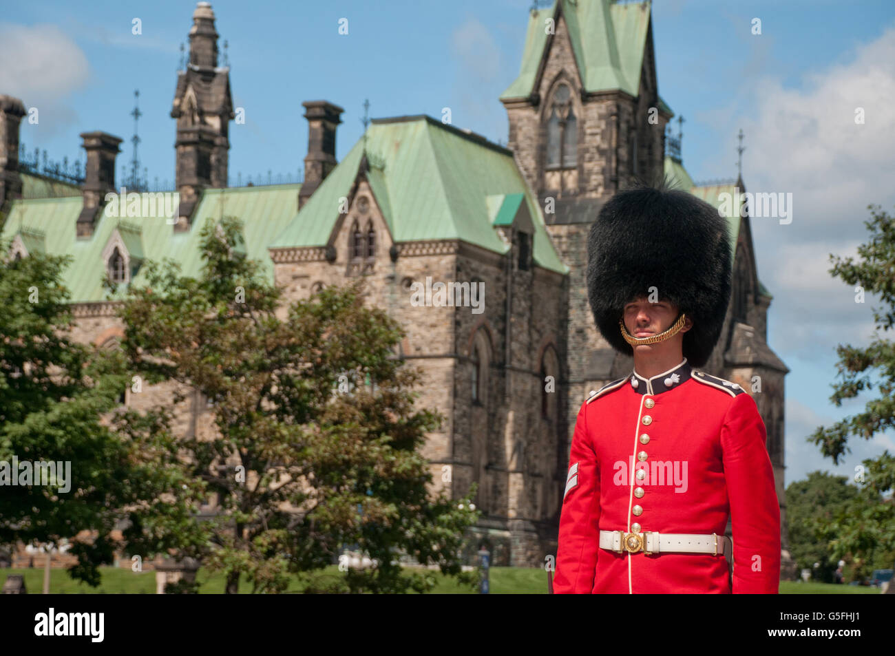 Parliament hill ottawa guard hi-res stock photography and images - Alamy