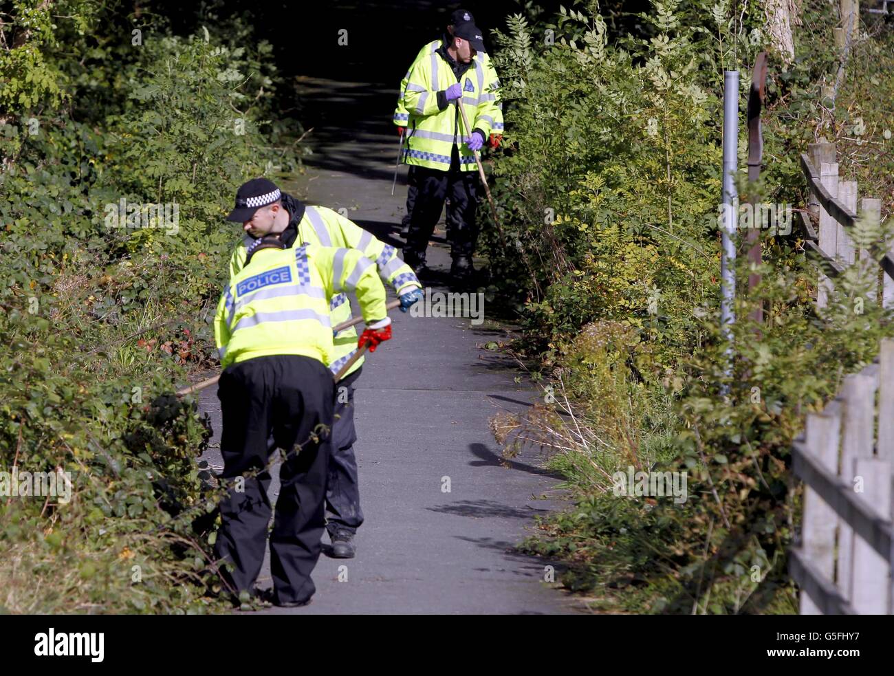 Welsh police officers search in machynlleth for missing april jones hi ...