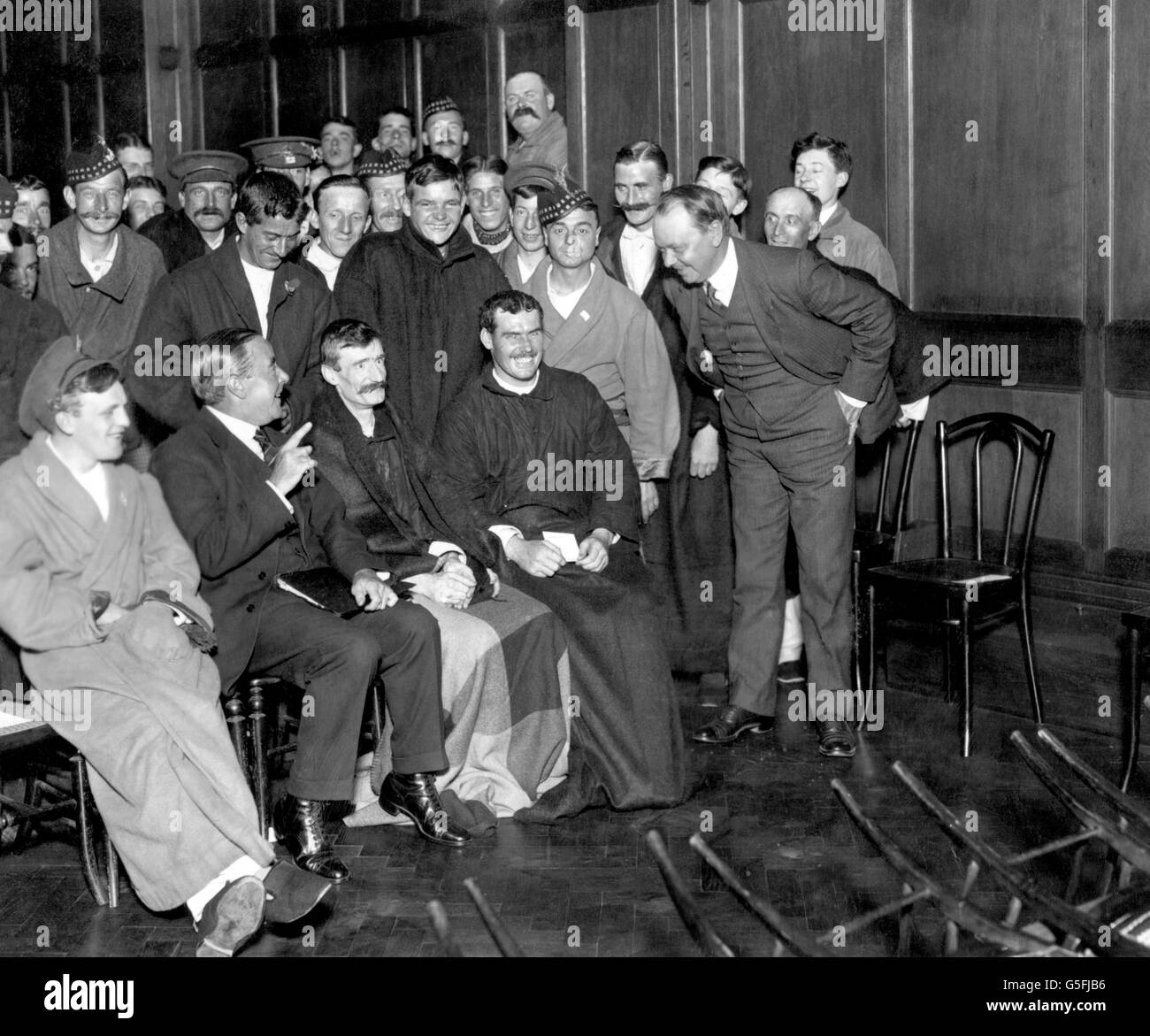 Entertaining the troops hi-res stock photography and images - Alamy