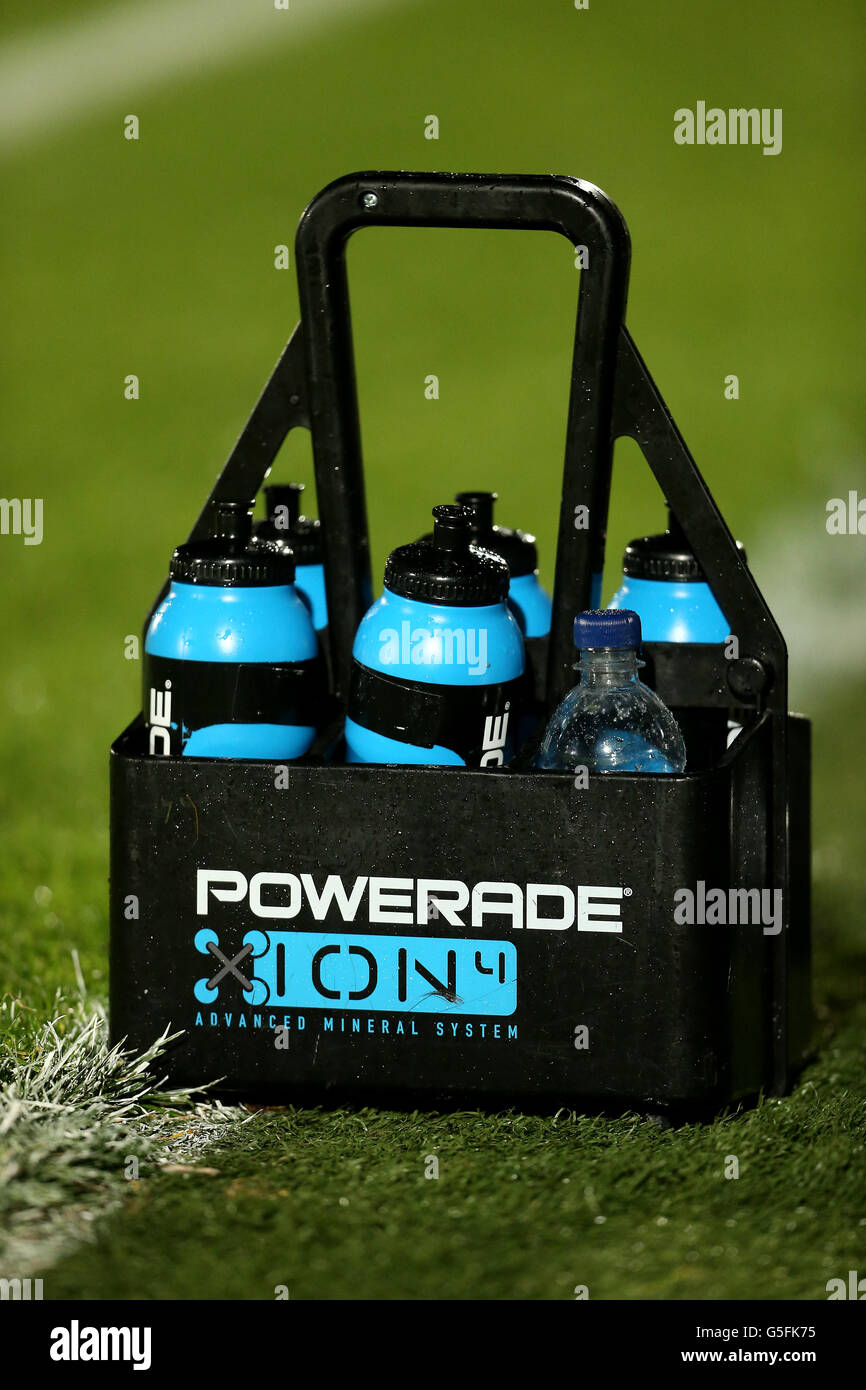 Powerade isotonic drinks on touchline hi-res stock photography and ...