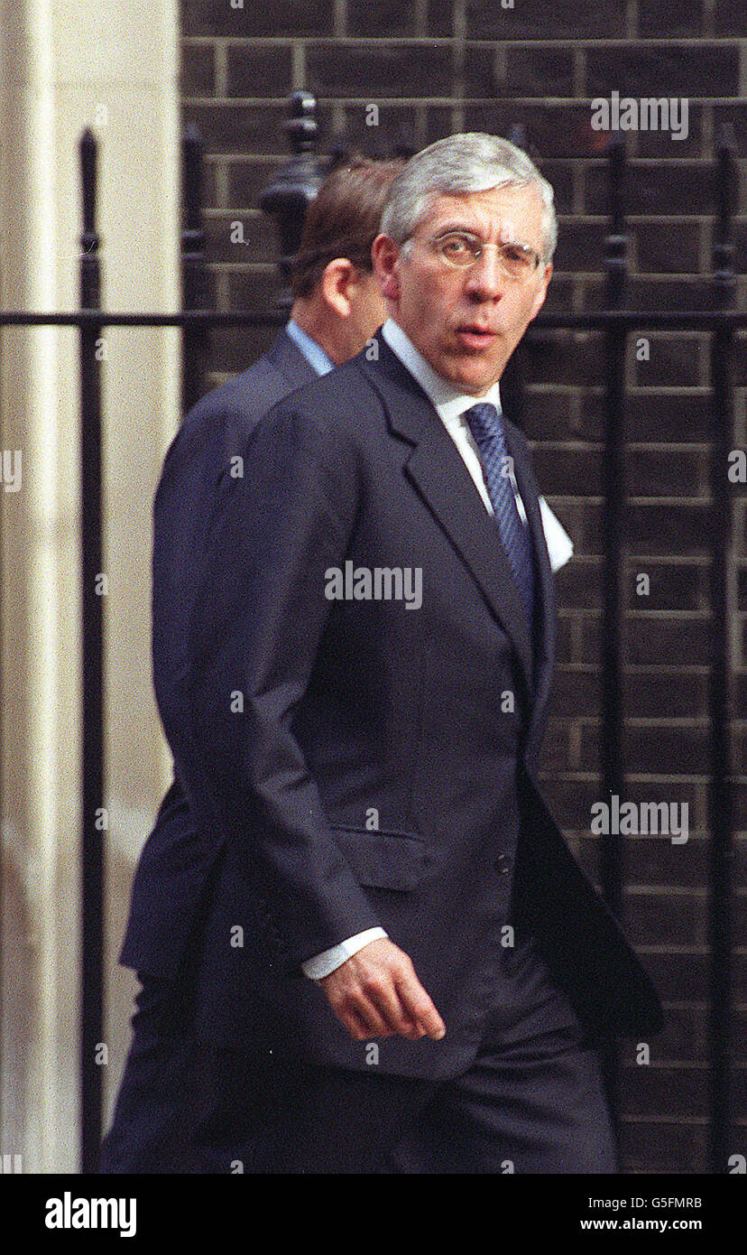 Foreign secretary jack straw arrives at downing street hi-res stock ...