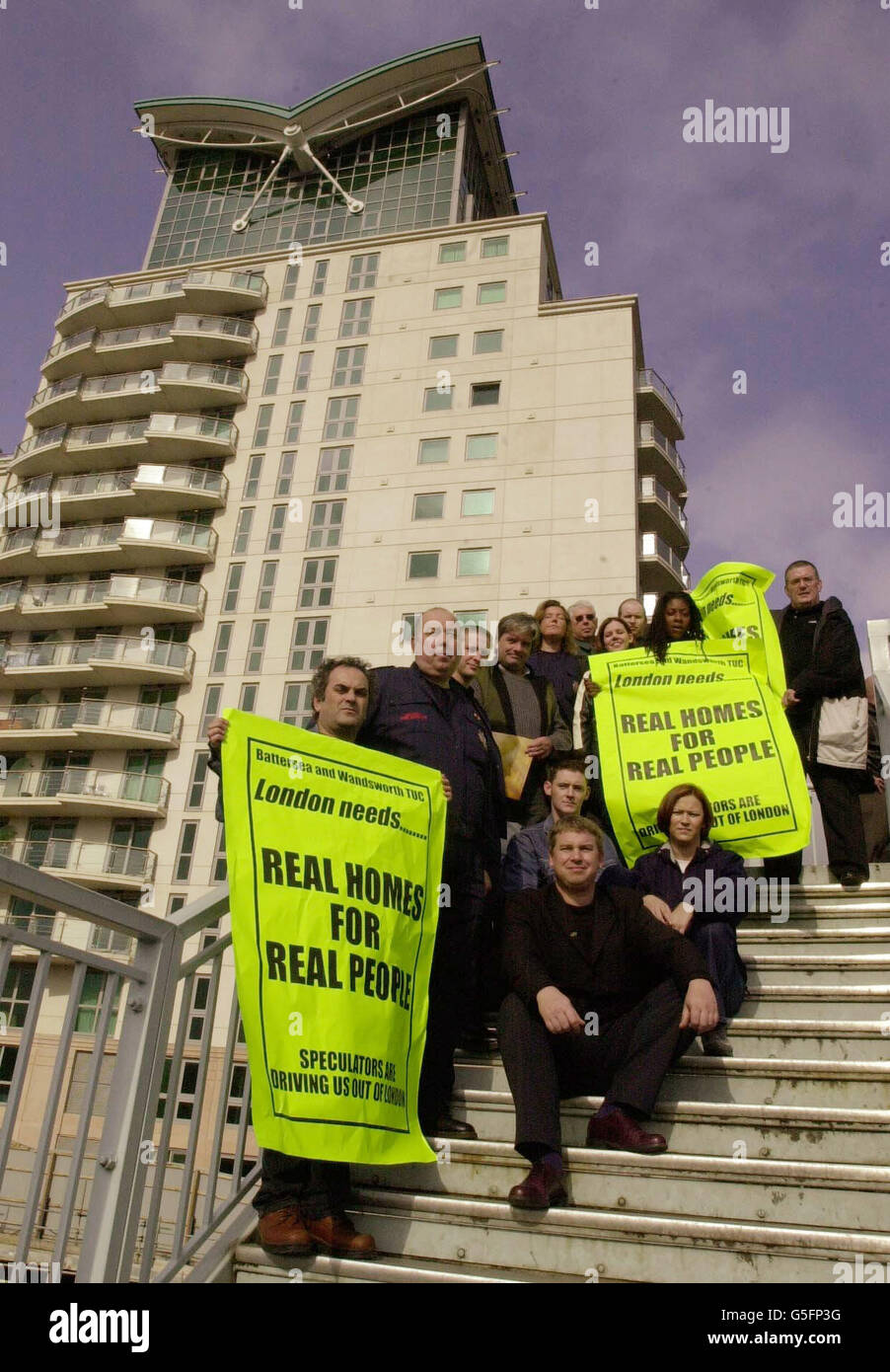 Bus drivers gathered outside hi-res stock photography and images - Alamy