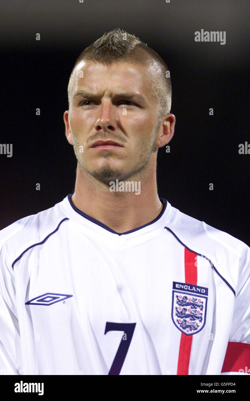 Englands captain david beckham lines up in athens hi-res stock ...