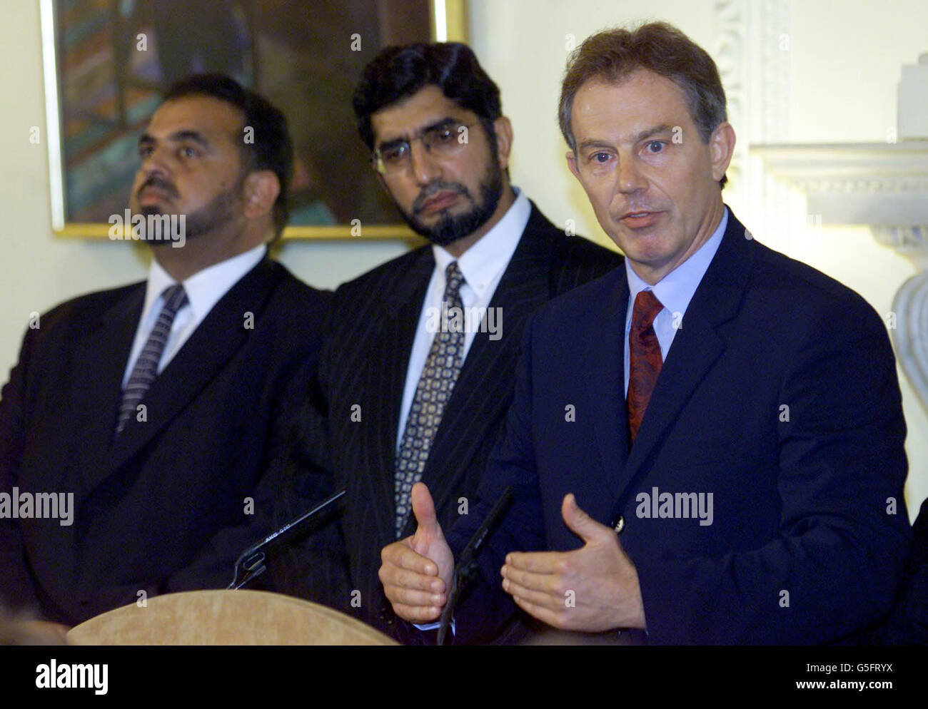 Politician talking gesturing tony blair hi-res stock photography and ...