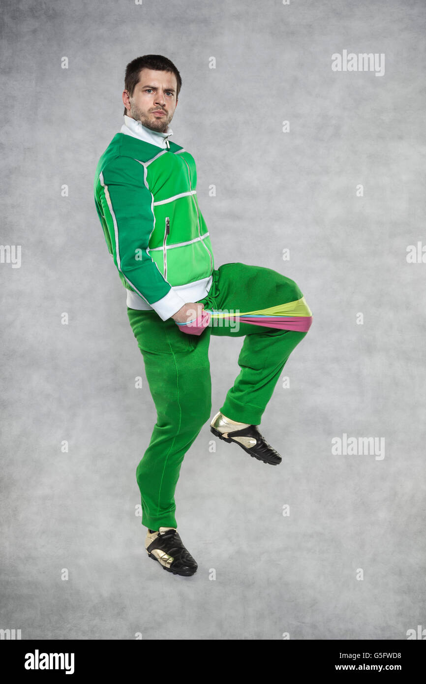 personal trainer shows exercises Stock Photo - Alamy