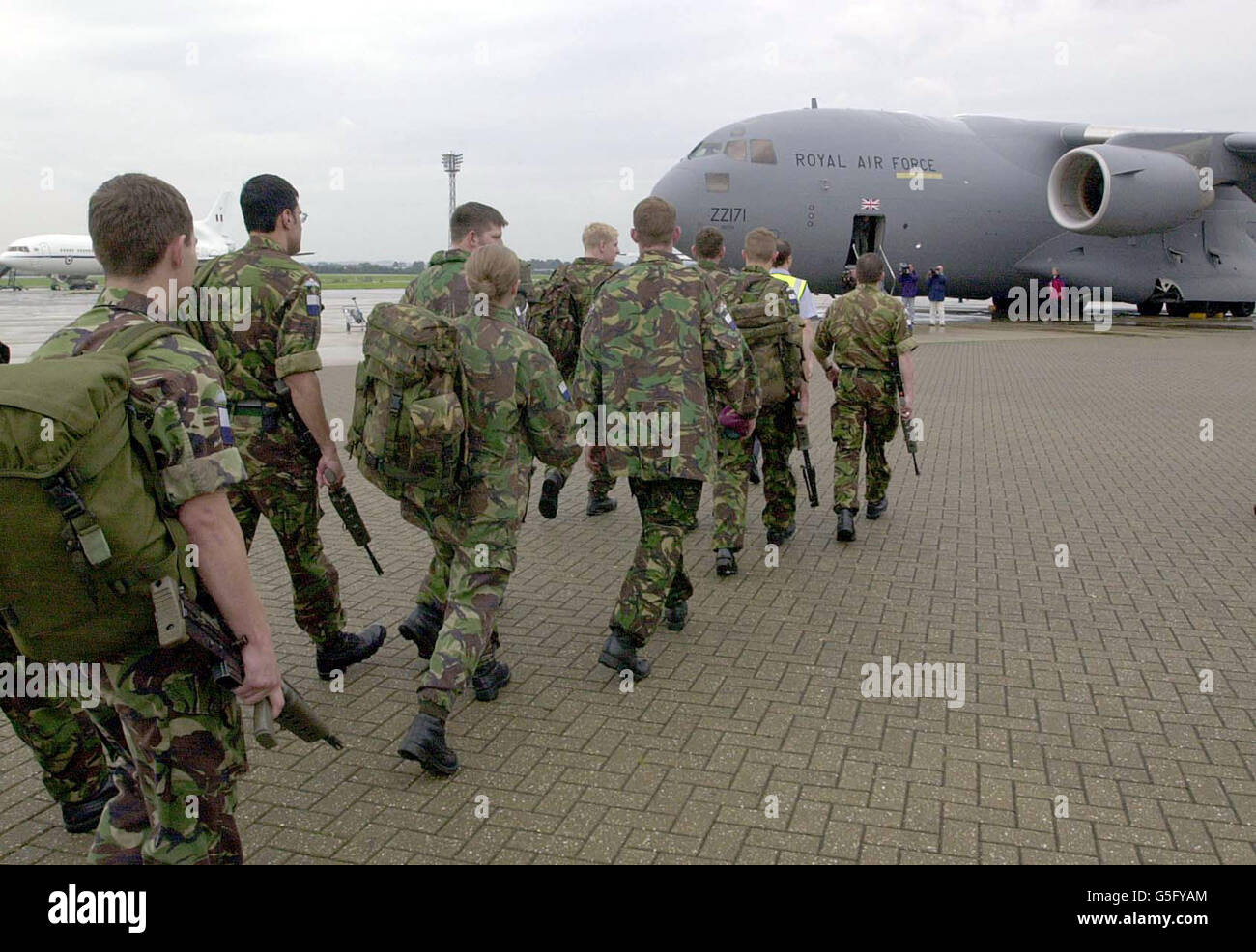 British troops bound for macedonia hi-res stock photography and images ...