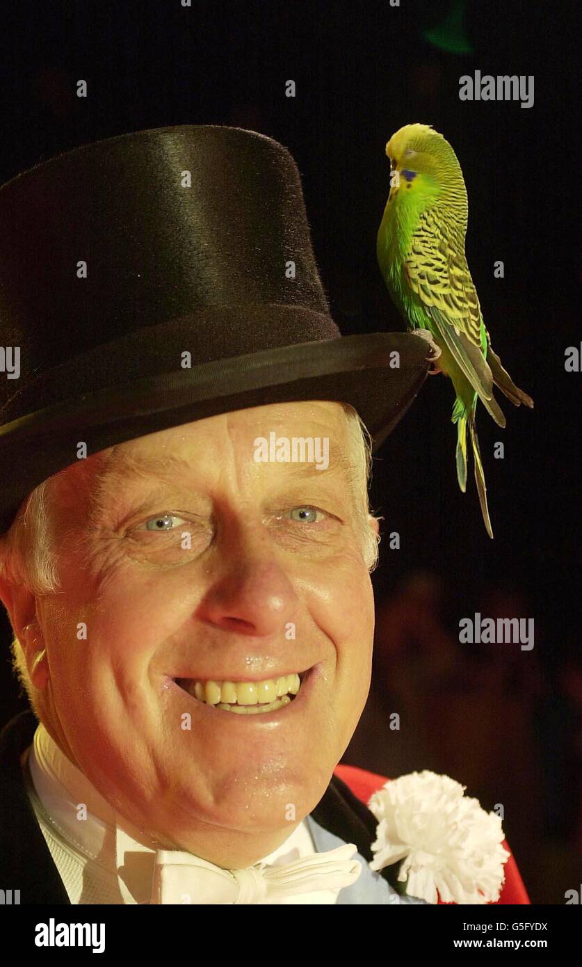 Ringmaster Norman Barrett of Zippos Circus with Freddy Ha'penny in Hove ...