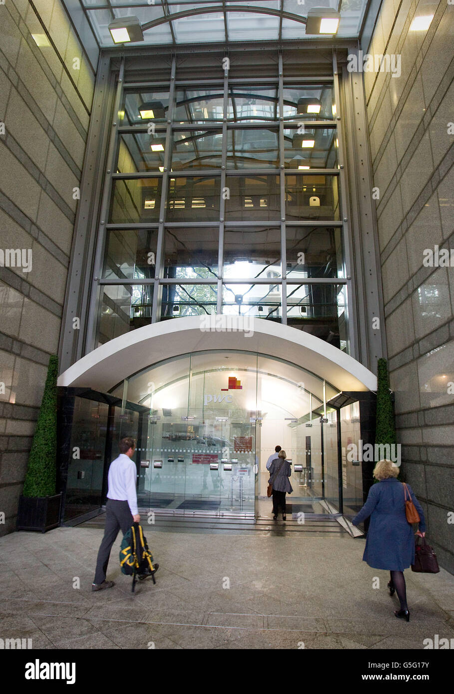 Pwc embankment place hi-res stock photography and images - Alamy