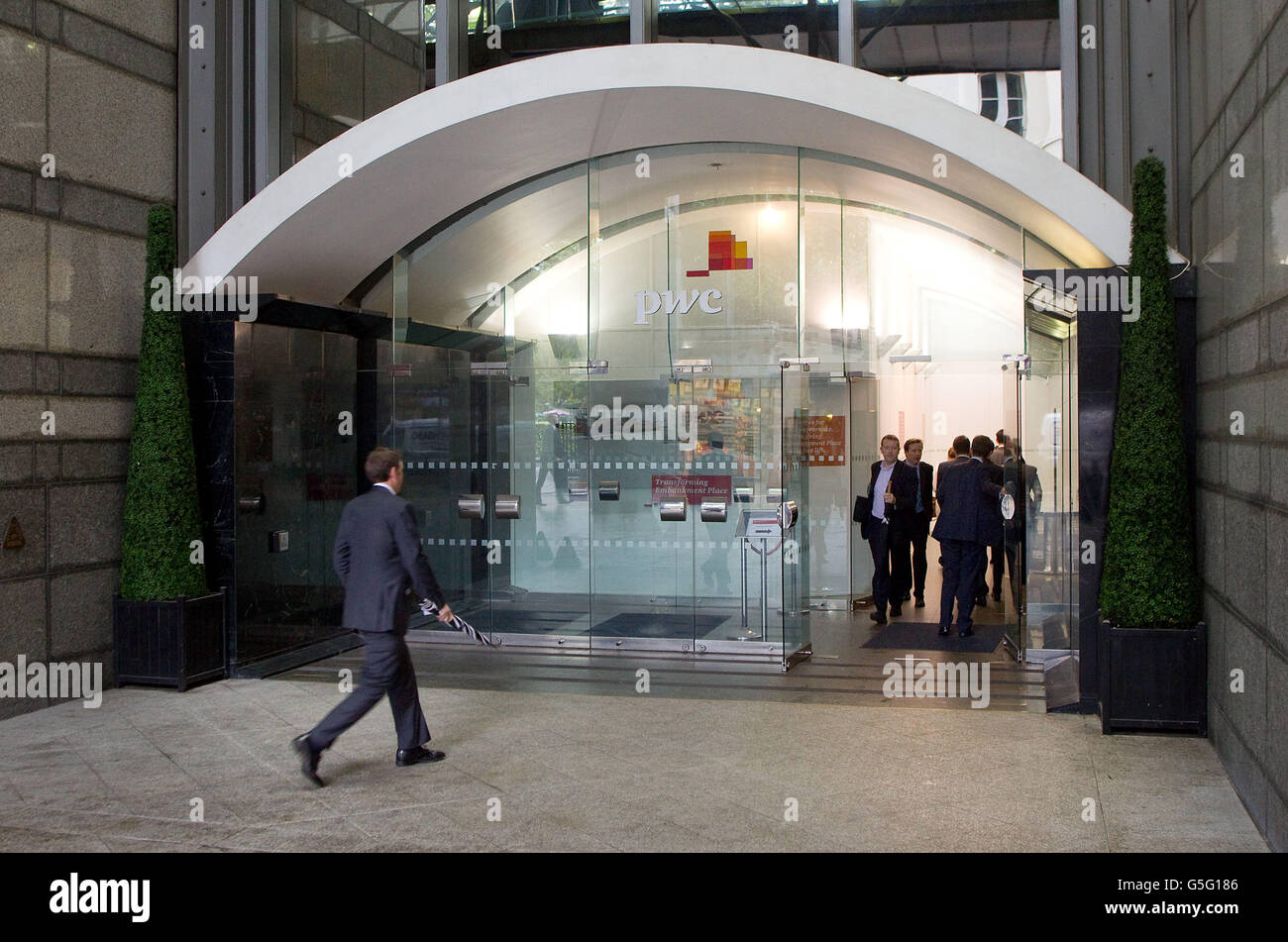 Pwc embankment place hi-res stock photography and images - Alamy