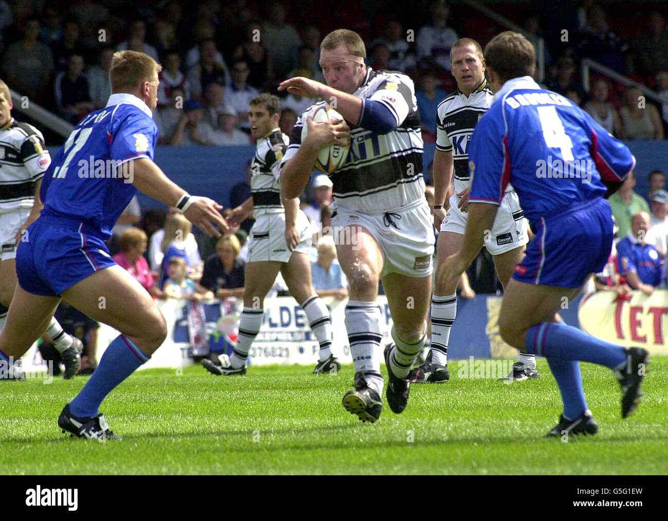 Wakefield's Keith Mason (left) and Justin Brooker close in on Hull's ...
