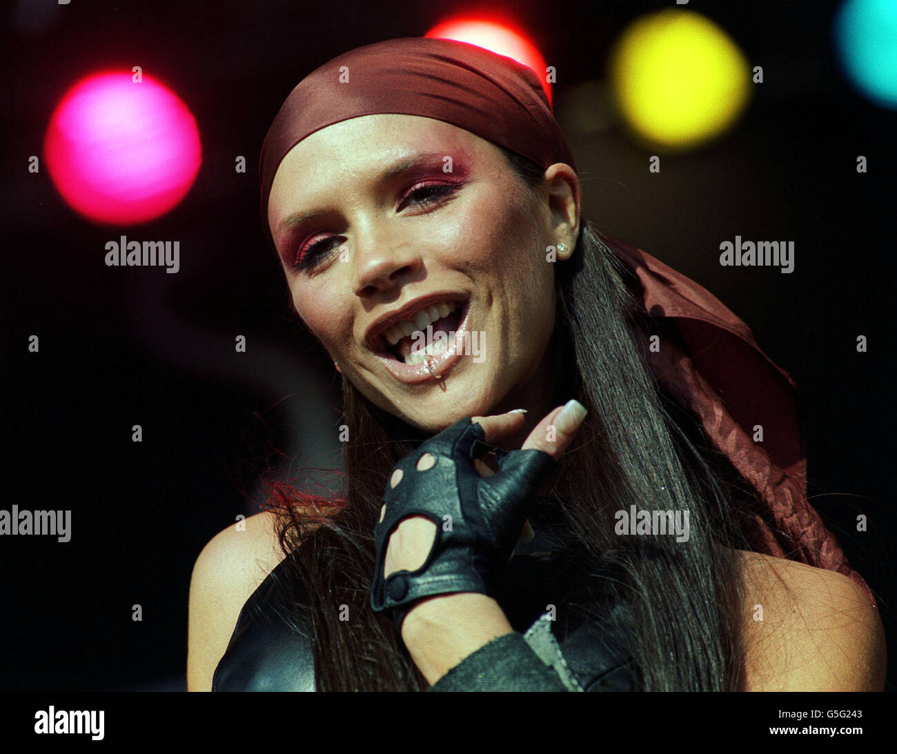 Victoria beckham 2001 hi-res stock photography and images - Alamy