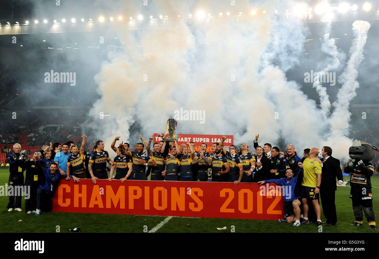 Leeds Rhinos' Kevin Sinfield with the trophy as Leeds Rhinos celebrate ...
