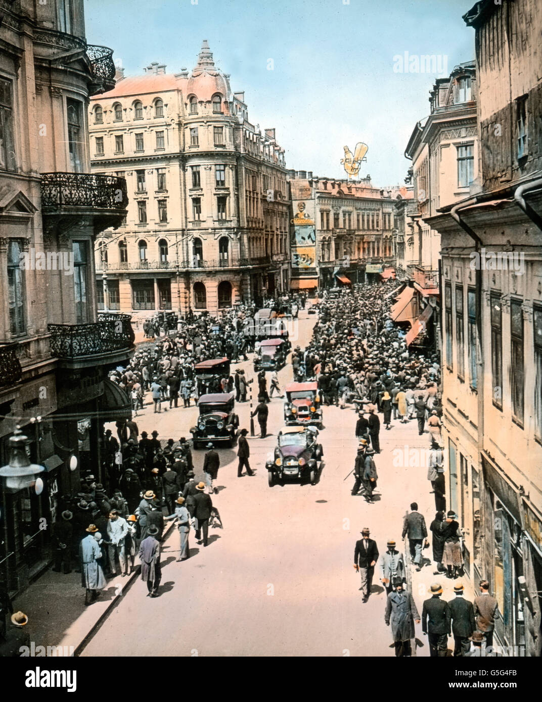 Die Viktoriastraße in Bukarest. Victoria Street in rhe capital ...