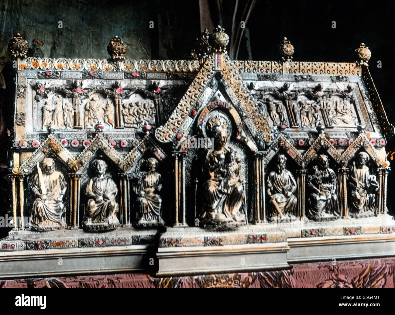 Der Marienschrein in Aachen. Holy Mary's shrine in the city of Aachen ...