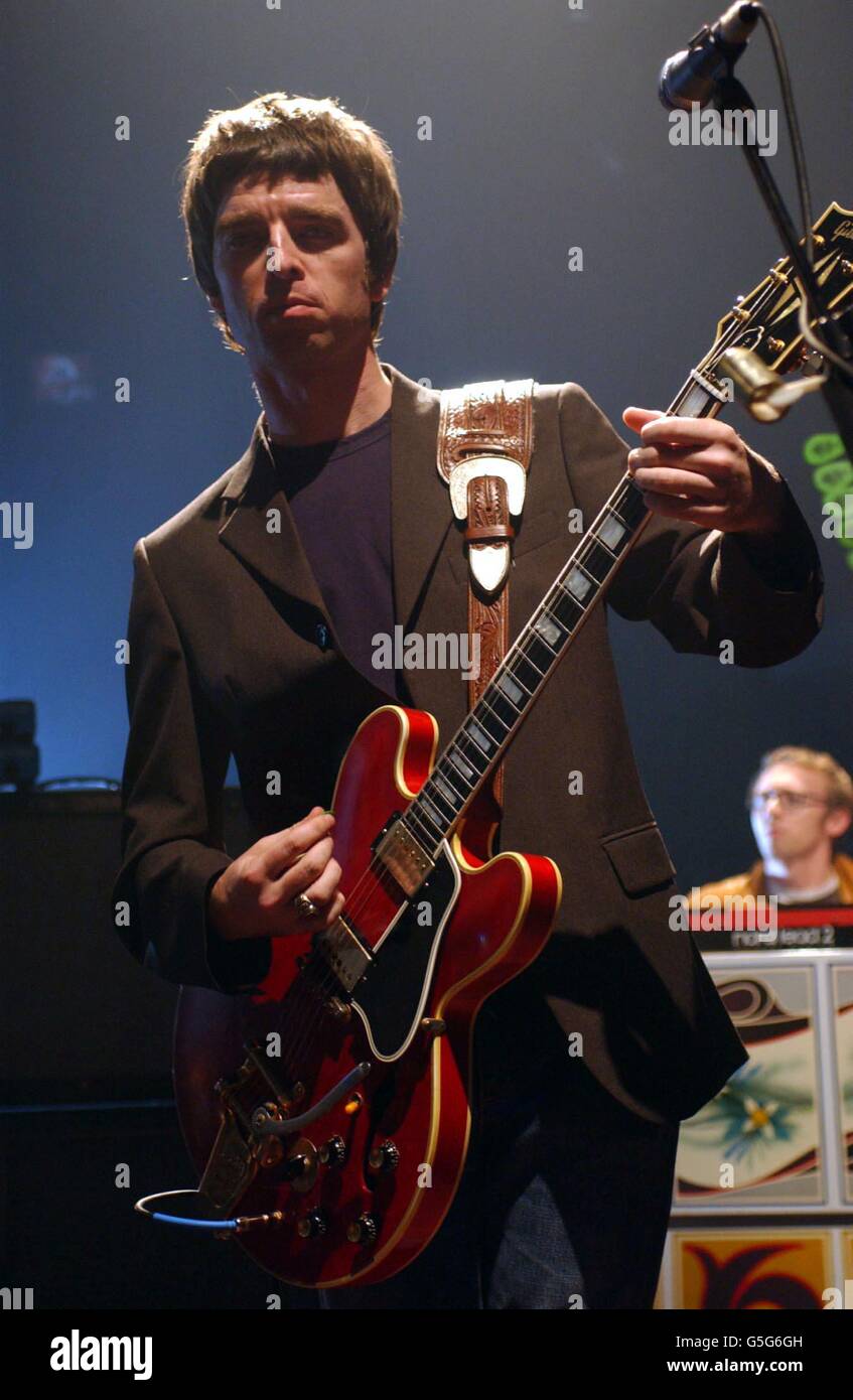 Oasis in concert editorial hi-res stock photography and images - Alamy
