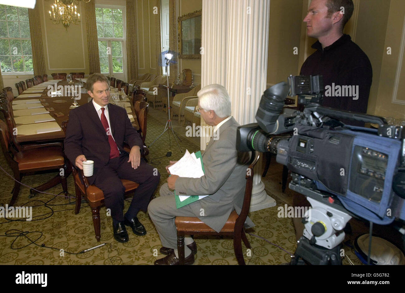 Downing street cabinet table hi-res stock photography and images - Alamy