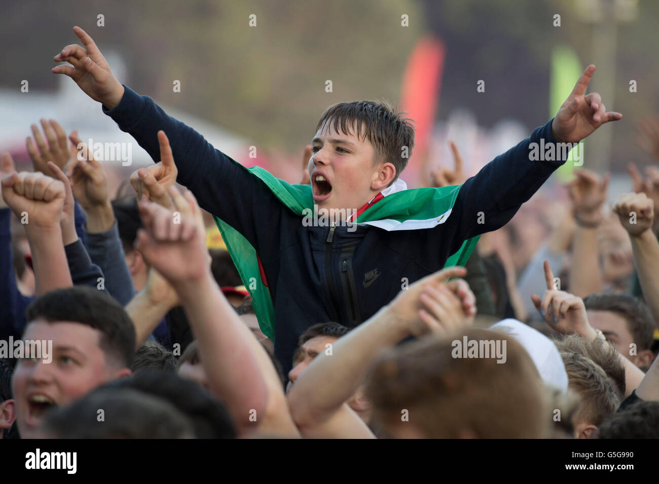 Wales football fans watch the Wales v Russia Euro 2016 game at the ...