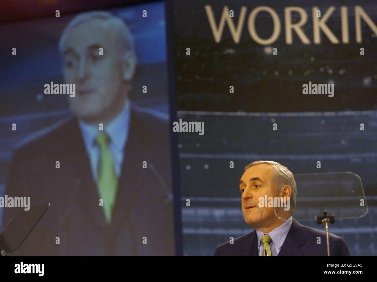 Irish prime minister and party leader bertie ahern hi-res stock ...