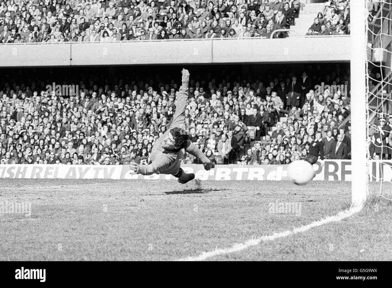 Acrobatic goalkeeper hi-res stock photography and images - Alamy