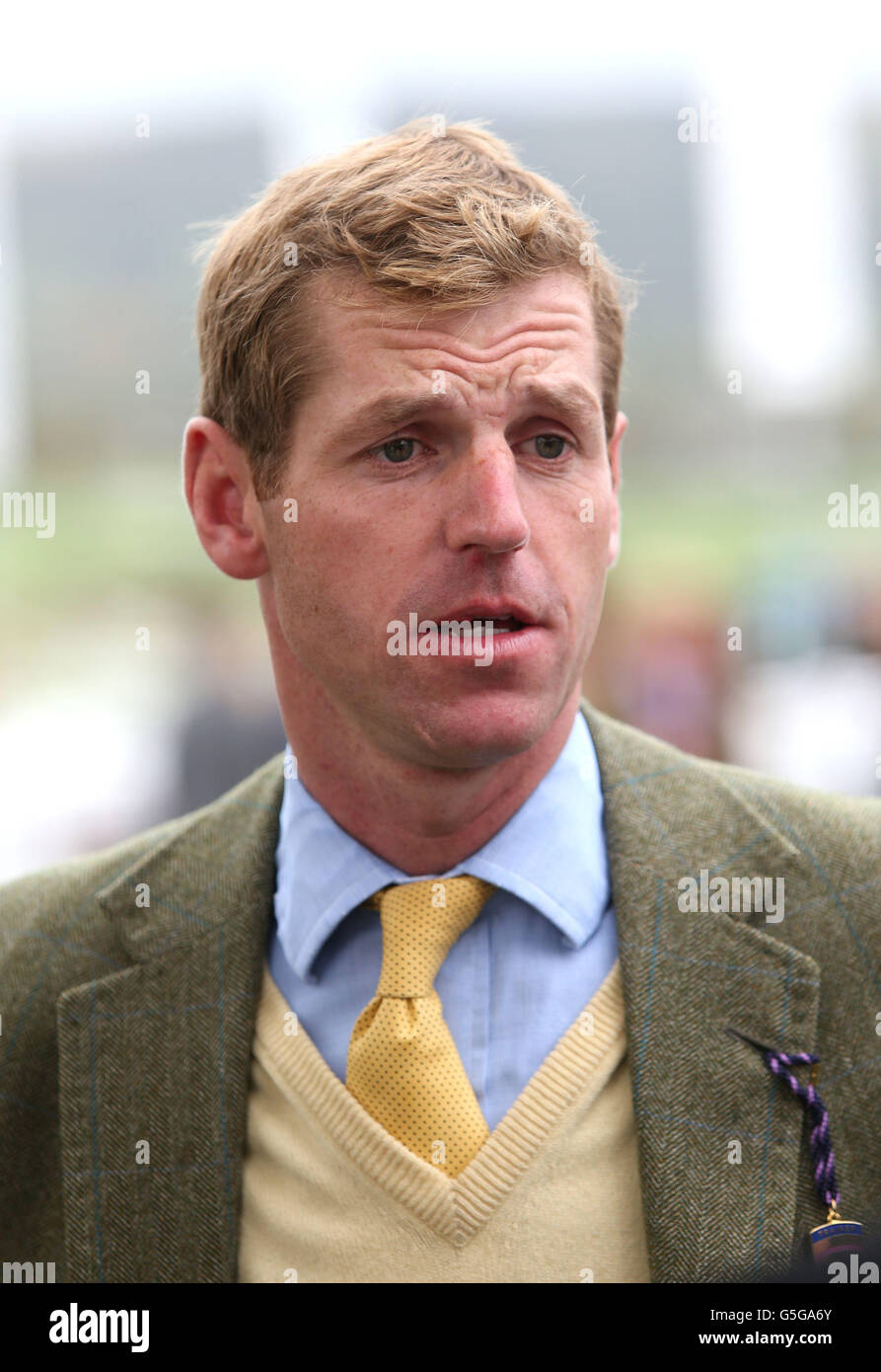 Trainer jamie snowden at cheltenham racecourse hi-res stock photography ...