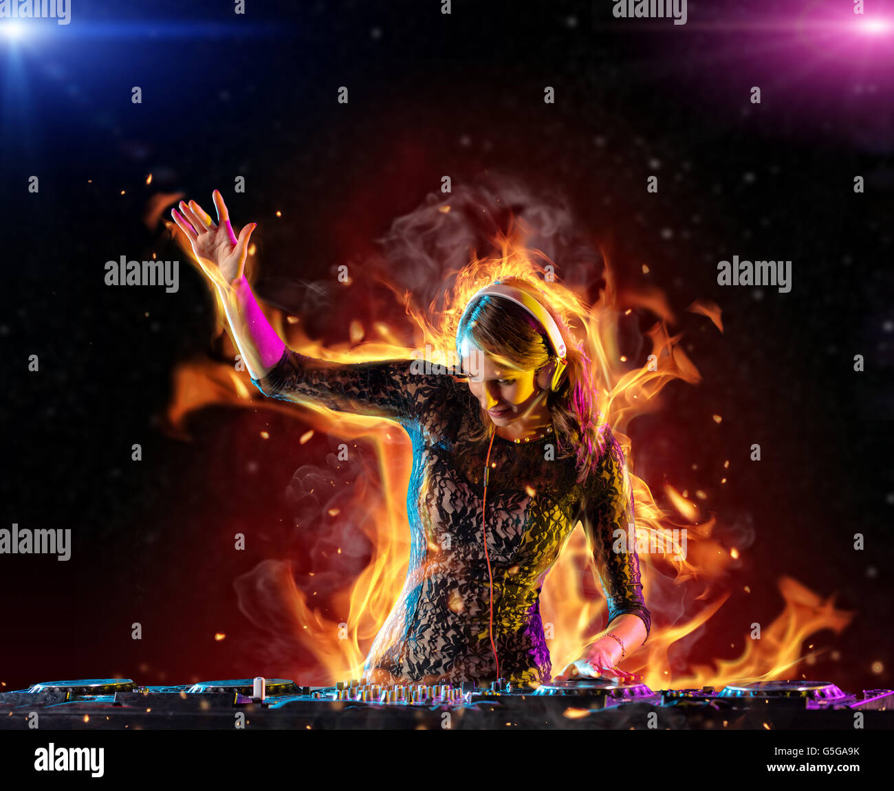 Brunette girl hi-res stock photography and images - Alamy