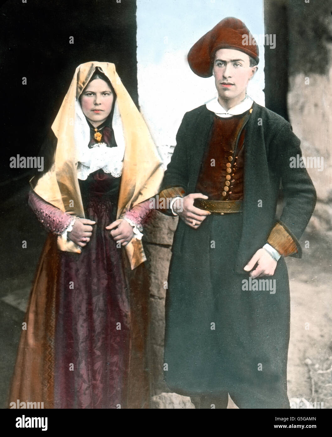 Ein Paar in Volkstracht. An Italian couple in Campanian array. man ...