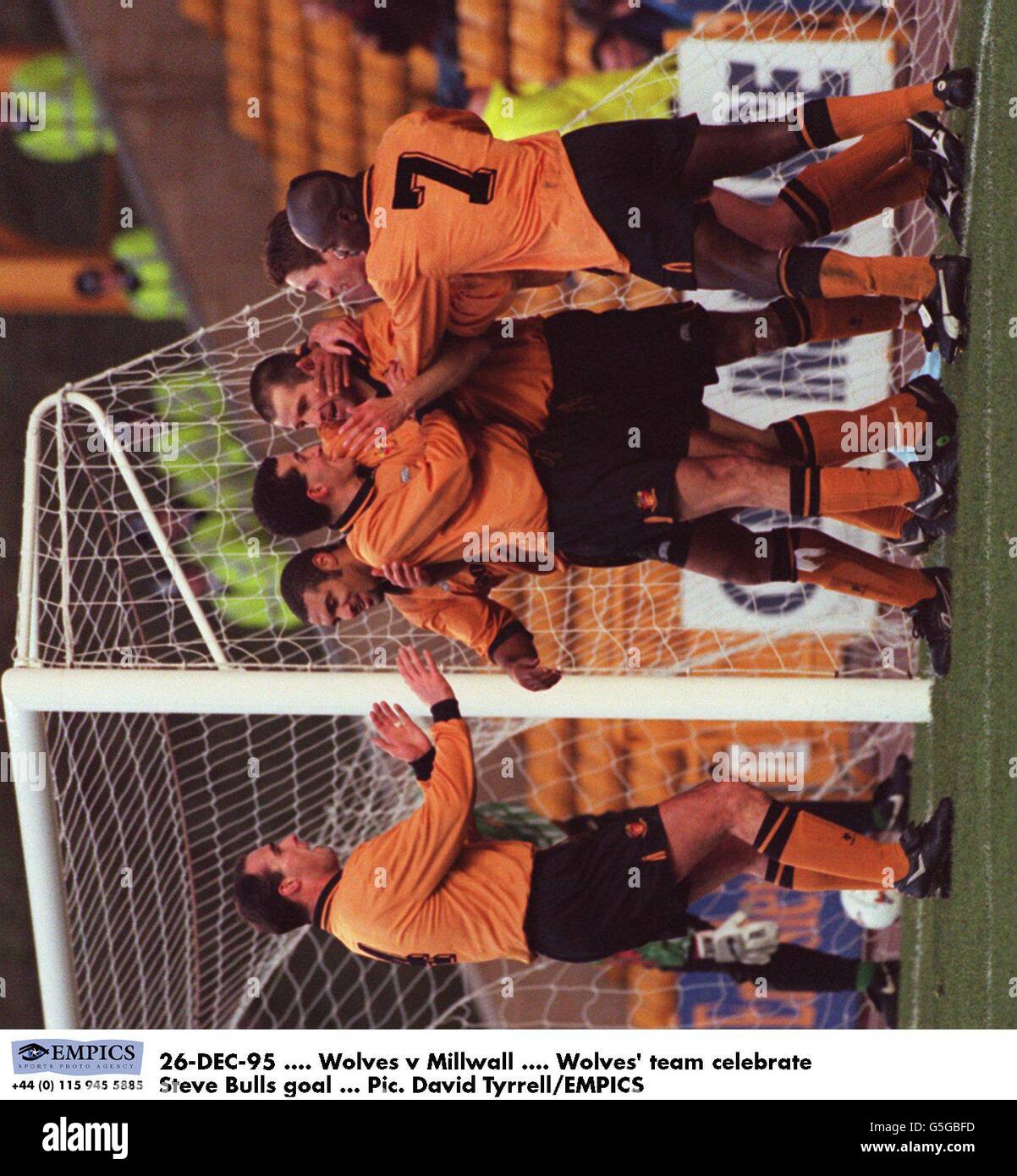 Steve bull wolves hi-res stock photography and images - Alamy