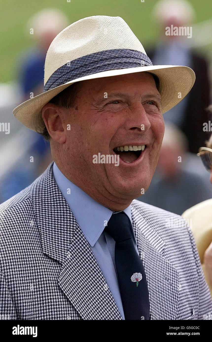 Len Hutton High Resolution Stock Photography and Images - Alamy