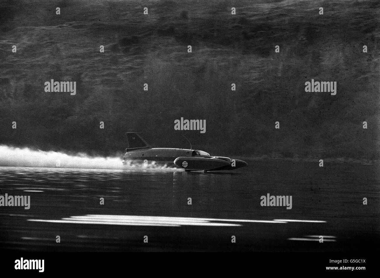 BLUEBIRD 1966: Bluebird streaking over Coniston Water at 260mph as ...