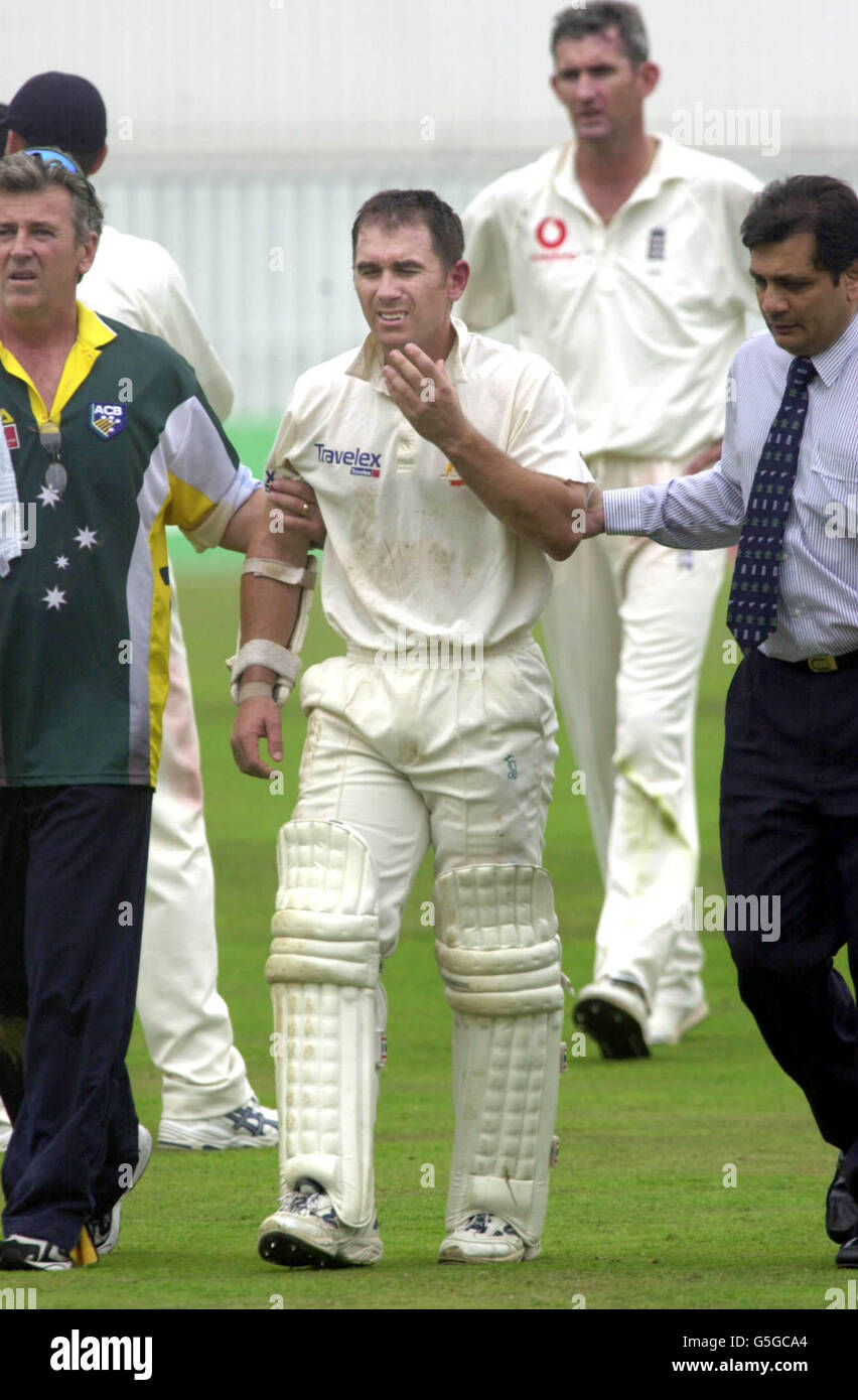 Sport cricket injury andrew caddick hi-res stock photography and images ...