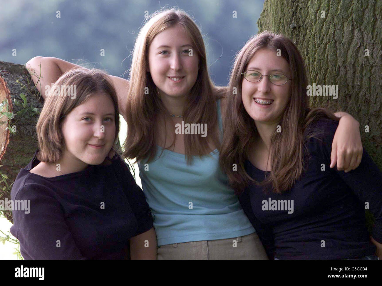 Sixteen-year-old triplets (l/r) Sam, Sarah, and Angela Spinks from ...