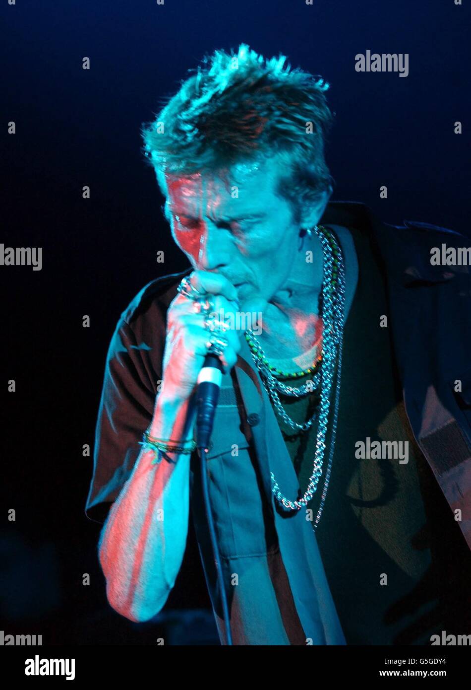 Singer Rob Birch of the Stereo MC's performs to an upbeat crowd at ...