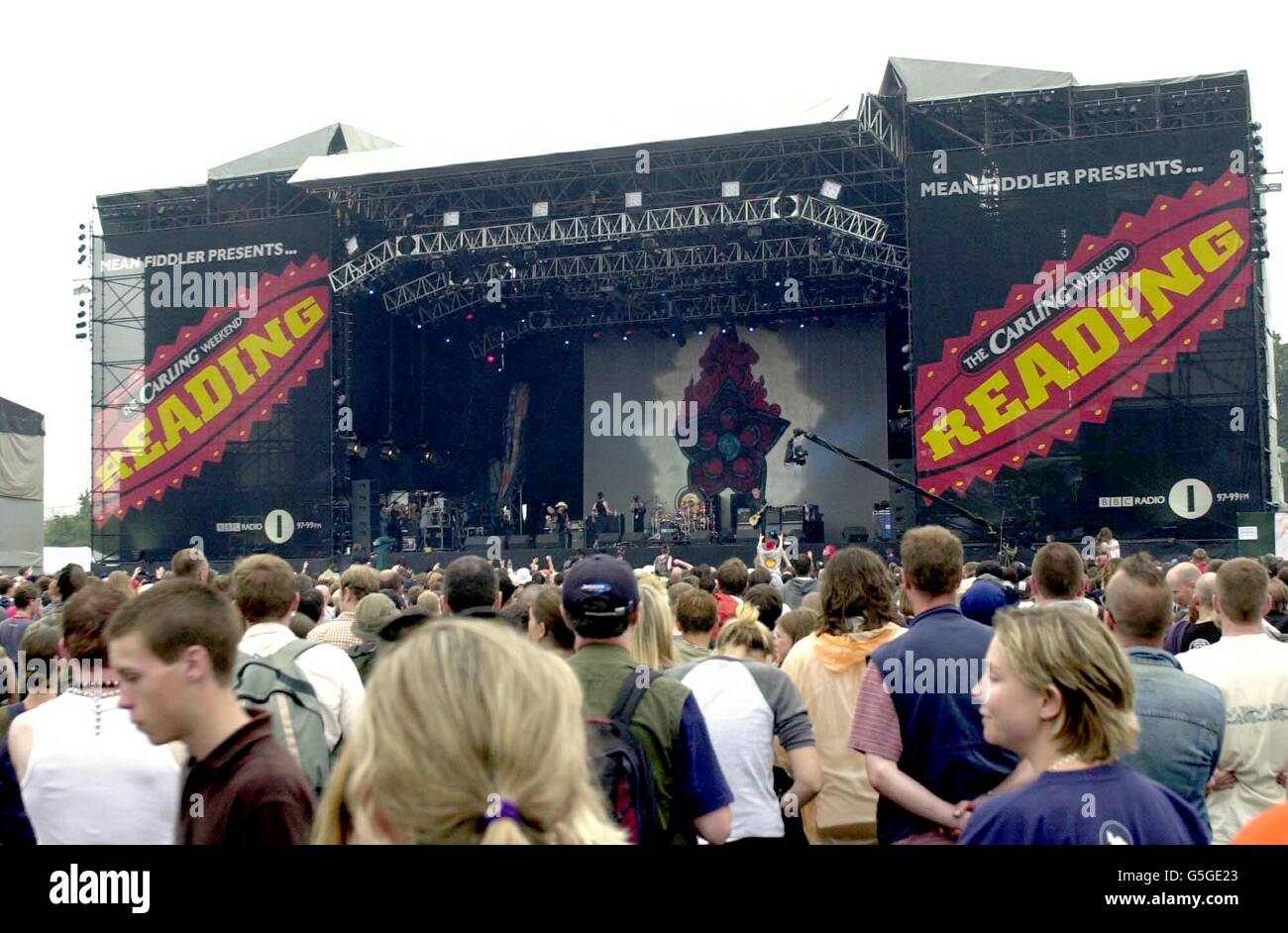 Reading festival 2001 main stage hi-res stock photography and images ...
