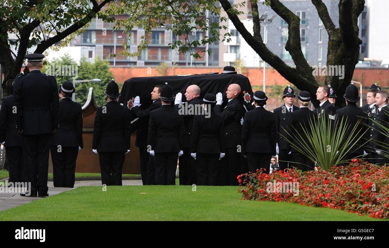 Police officers carry the coffin of pc fiona bone hi-res stock ...