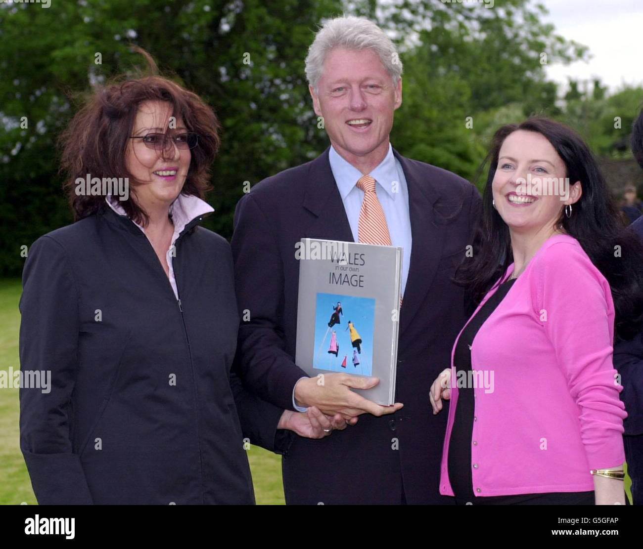 Former US President Bill Clinton meets Gwenda Williams (L) and Lyca ...