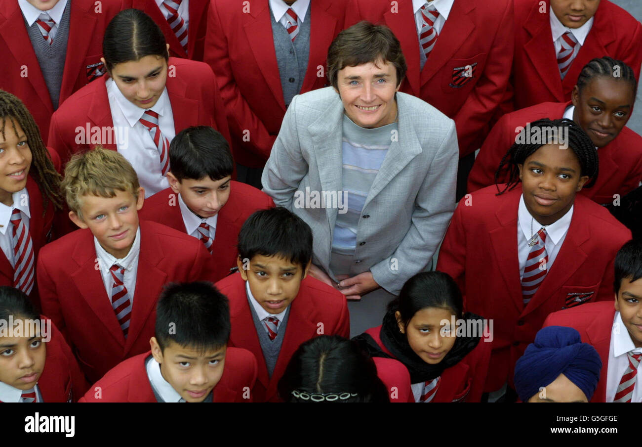 Education skills secretary estelle morris school children swanlea ...