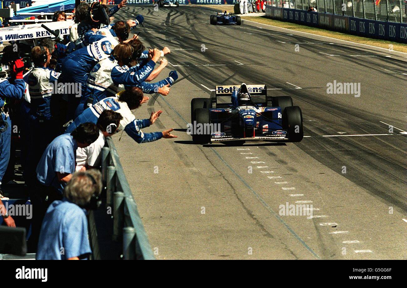 Damon hill with his williams mechanics hi-res stock photography and ...