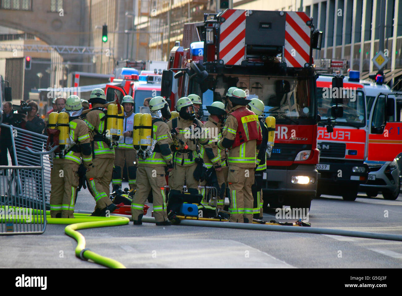 Feuerwehrmann hi-res stock photography and images - Alamy